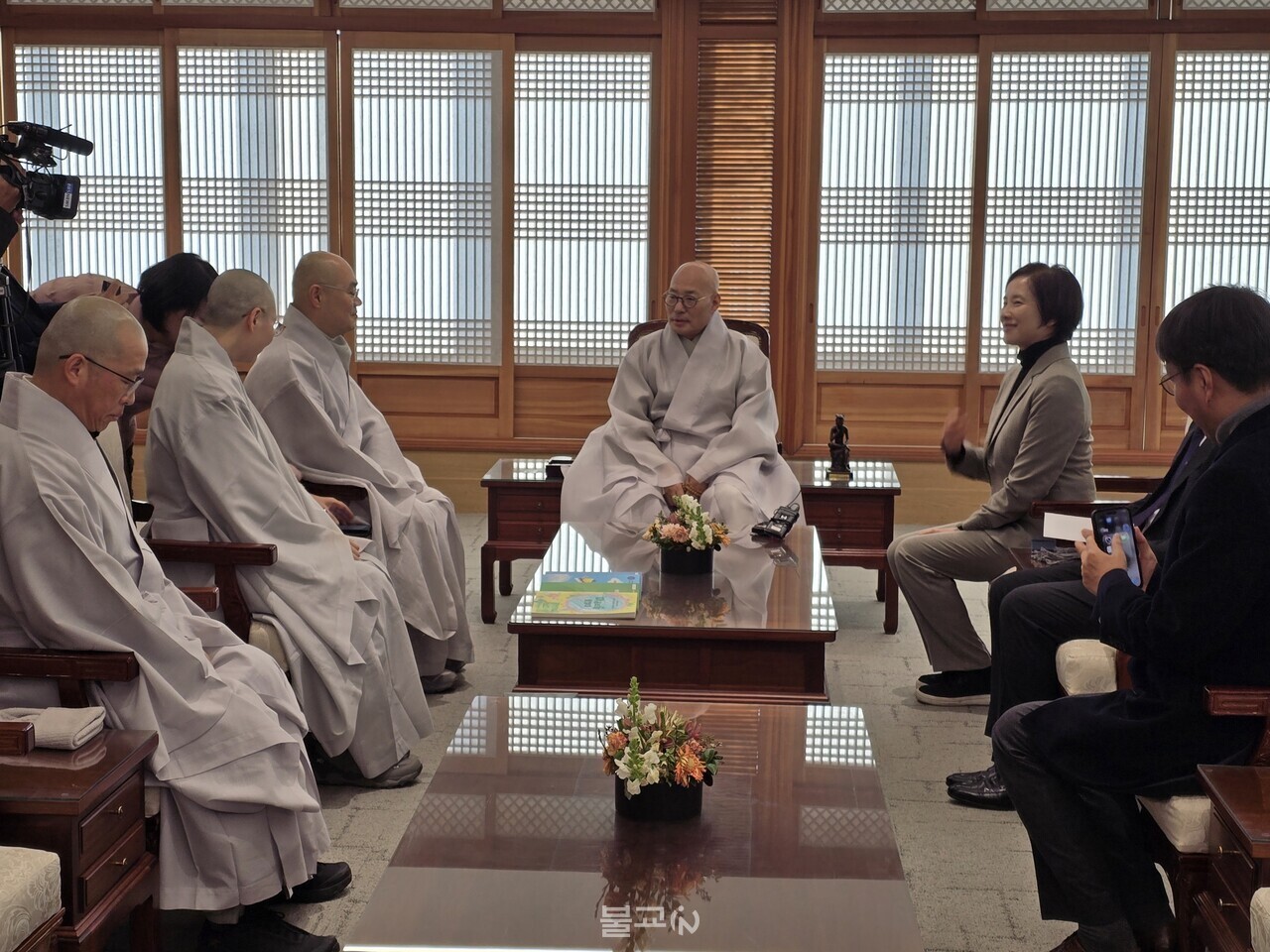 경기교육감 출마 앞둔 유은혜 전 장관에 “마음 교육” 당부